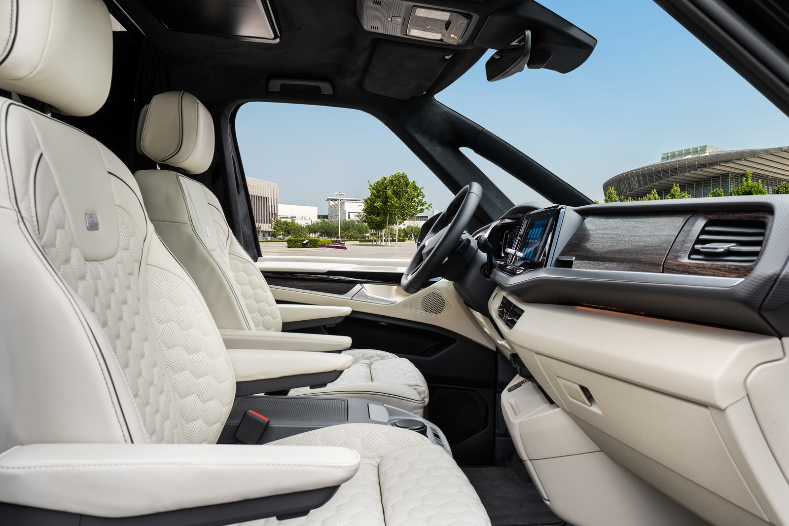 KLASSEN Based on Volkswagen T7 Multivan Business VIP VAN VT7MH T7 ...