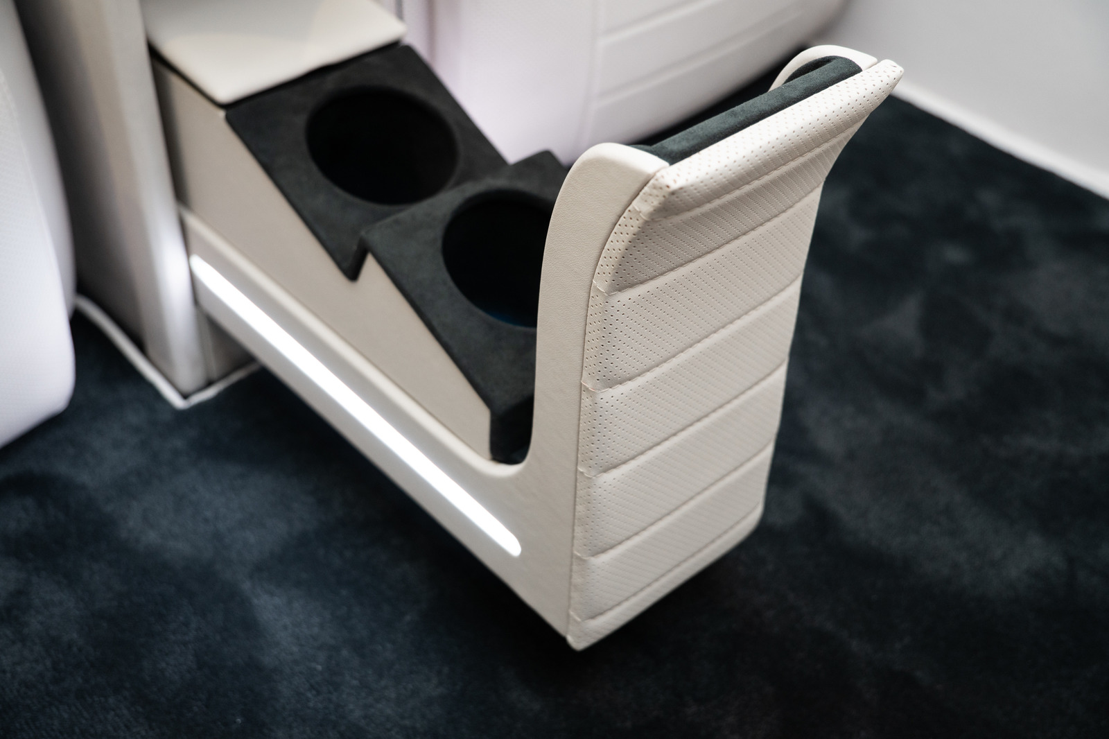 KLASSEN Based on Volkswagen T7 Multivan Business - VIP Auto Design ...