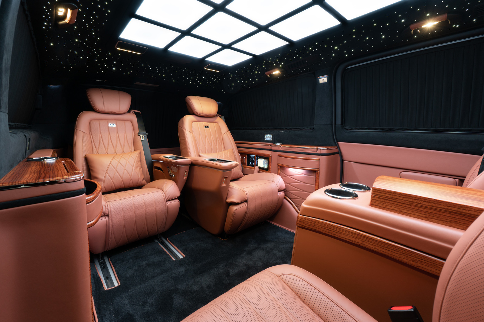 KLASSEN Based on Volkswagen T7 Multivan Bulli Business - VIP Luxus Van ...